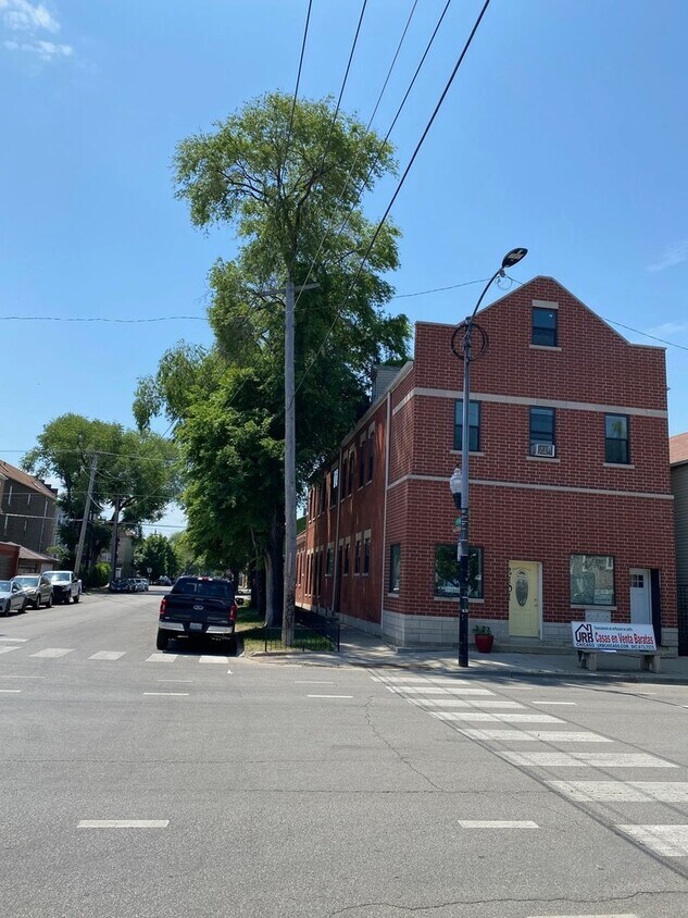 2101 W 18th St, Chicago, IL 60608 - House Rental in Chicago, IL ...