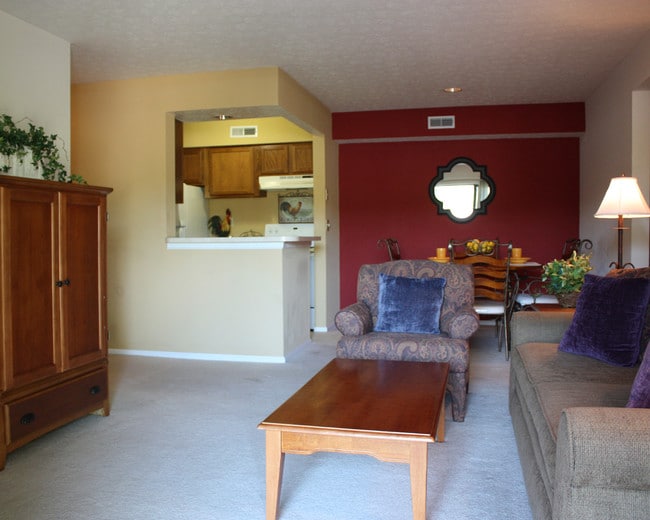 Deercross Apartments Rentals - Blue Ash, OH | Apartments.com