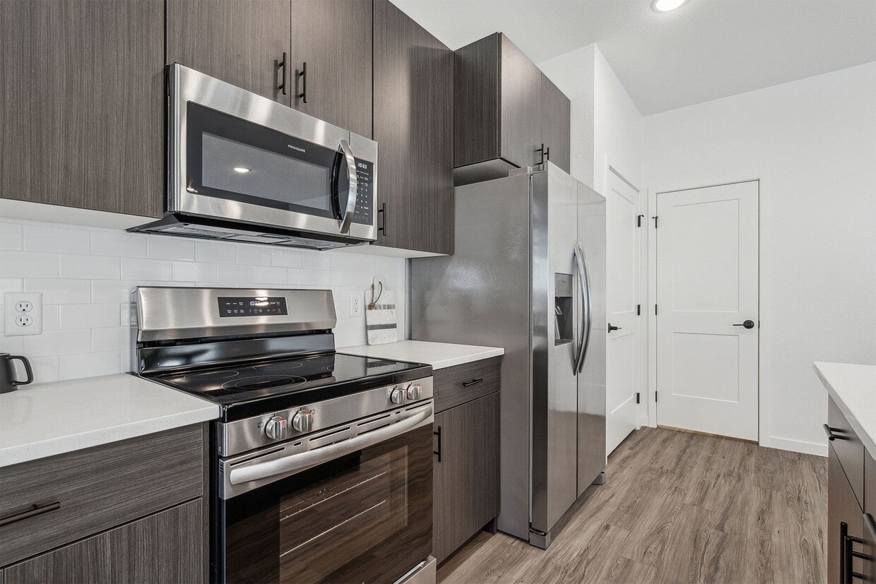 Avalon Apartments & Townhomes - 9800 Diffley Ct, Inver Grove Hts Inver ...