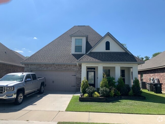 Hunters Trace Apartments for Rent with a Yard - Baton Rouge, LA - 1 ...