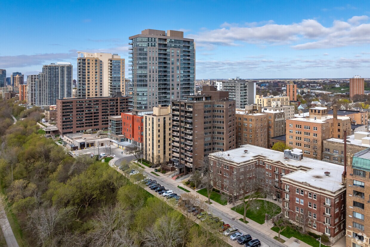 Summit House Condos - 0 Units Available for Rent | Milwaukee, WI ...