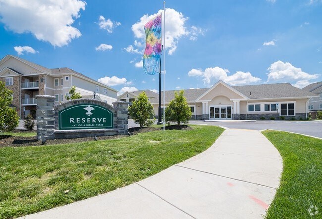 Apartments for Rent with a Swimming Pool in Middleburg MD