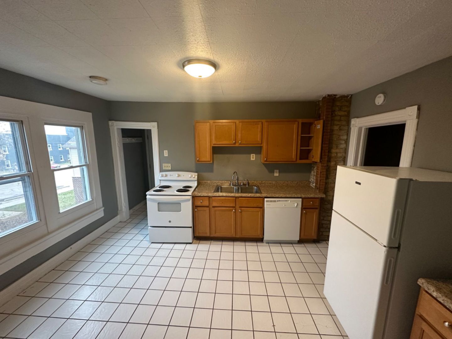 2923 N 1st St Unit 2923A Upper, Milwaukee, WI 53212 - Room for Rent in ...