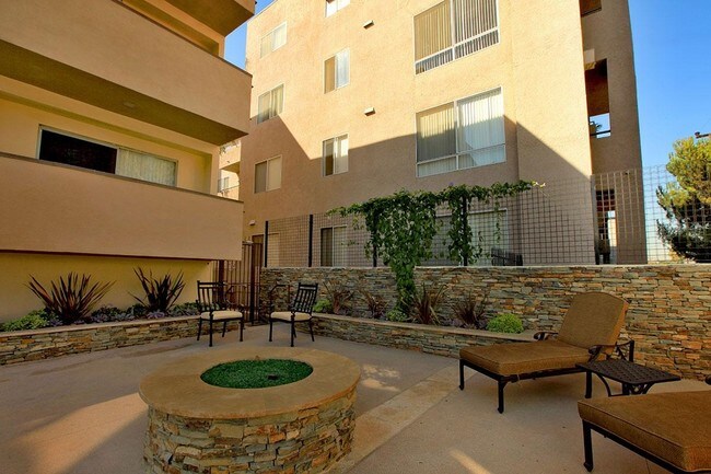 Del Rio Apartments - Los Angeles, CA | Apartments.com