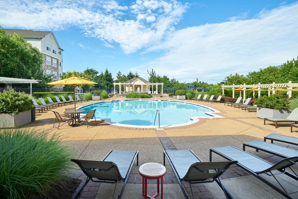 Apartamentos de renta en Dulles Greenway, Ashburn, VA con piscina ...