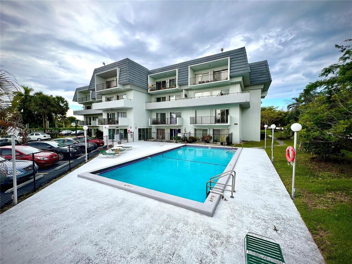 8000 SW 81st Dr Unit 201, Miami, FL 33143 - Room for Rent in Miami, FL ...