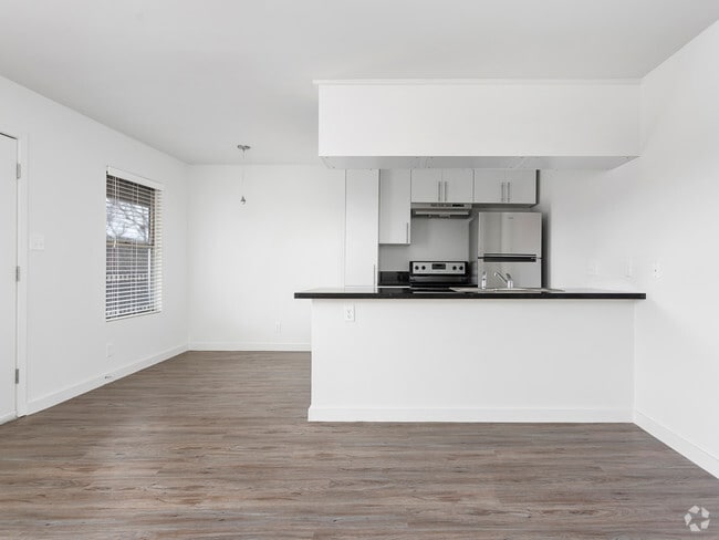 The Triangle - Austin, TX: Neighborhood Guide | Apartments.com