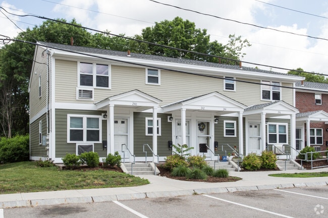 Georgetowne Homes Apartments - Hyde Park, MA | Apartments.com