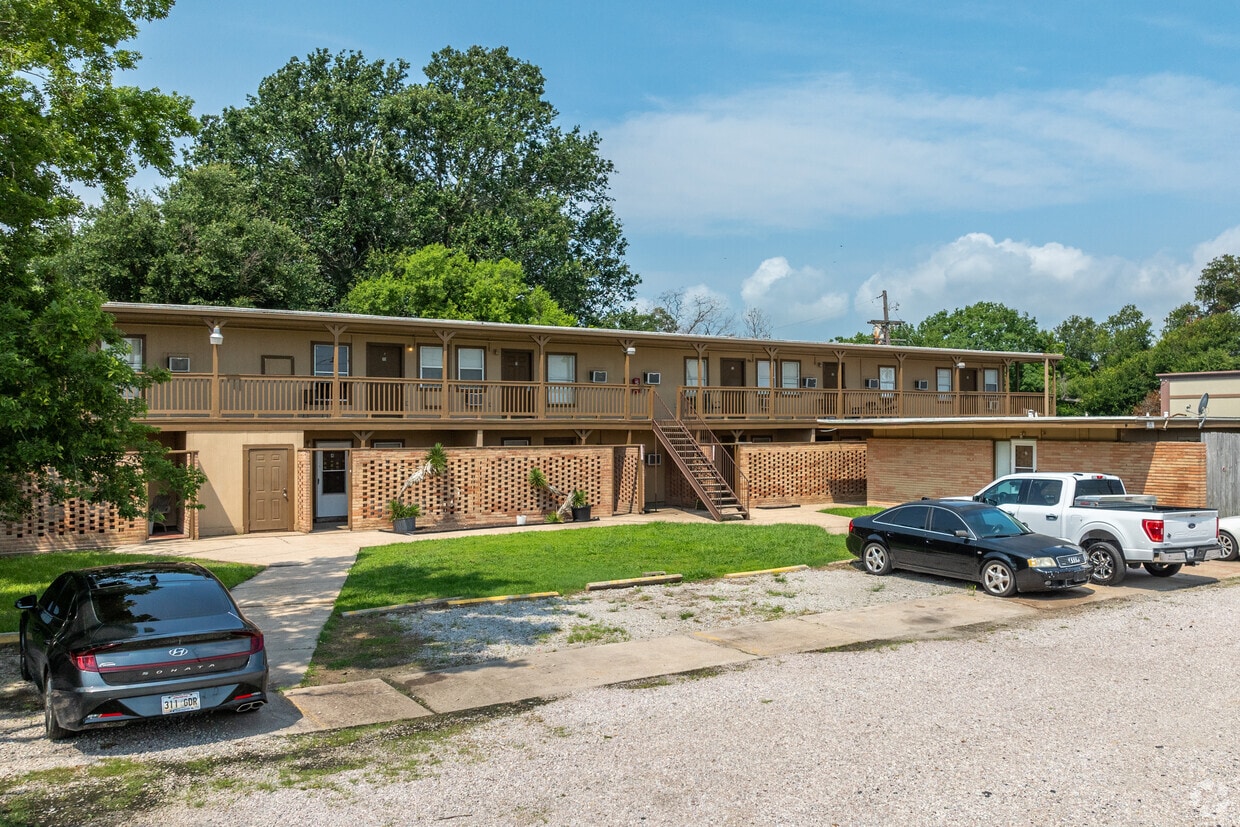 Chelsea Court - 1349 Jefferson Dr Port Arthur, TX 77642 | Apartments.com