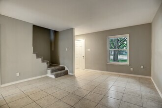 Spring Branch Woods Apartments for Rent with a Swimming Pool - Houston ...