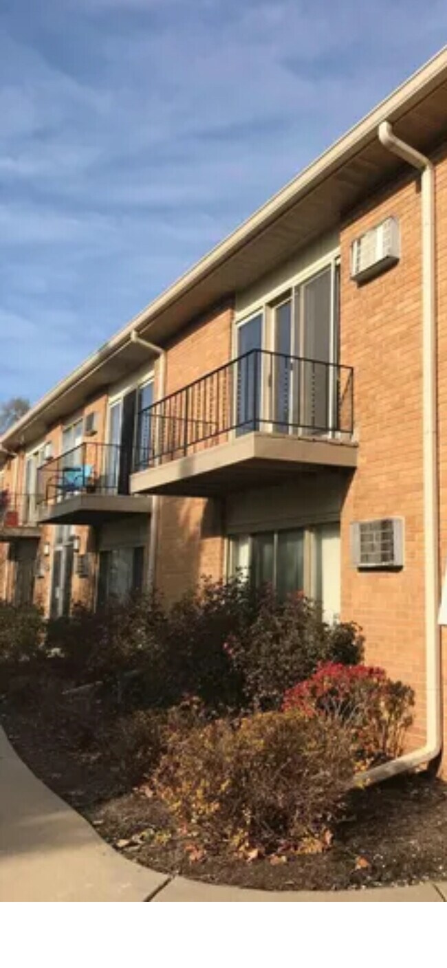 The Transit Center Apartments for Rent with a Living Room - Troy, MI ...