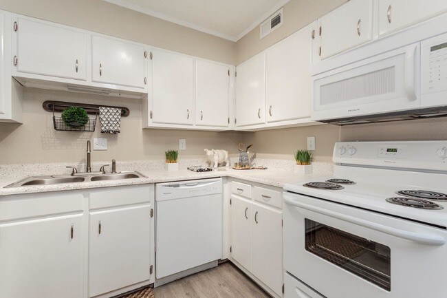 Sheffield Heights Apartment Homes - Apartments in Nashville, TN ...