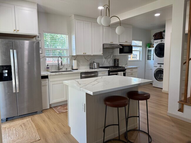 Waverleigh Heights Apartments for Rent with EV Charging - Portland, OR ...