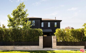 Durley Park Apartments for Rent with a Living Room - Venice, CA ...