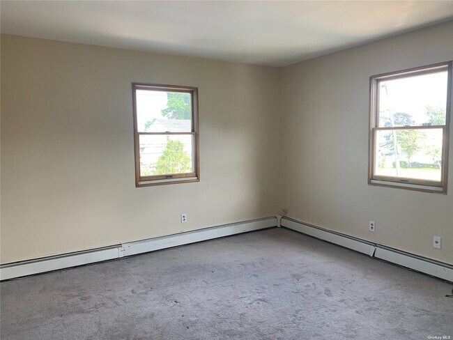 30 Dean St, North Babylon, NY 11703 - House Rental in North Babylon, NY ...