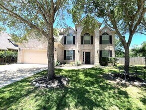 Autumn Lakes Apartments for Rent with Extra Storage - Friendswood, TX ...