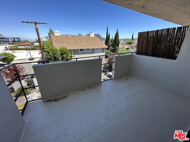 4445 Cartwright Ave Unit 315, Los Angeles, CA 91602 - Condo for Rent in ...