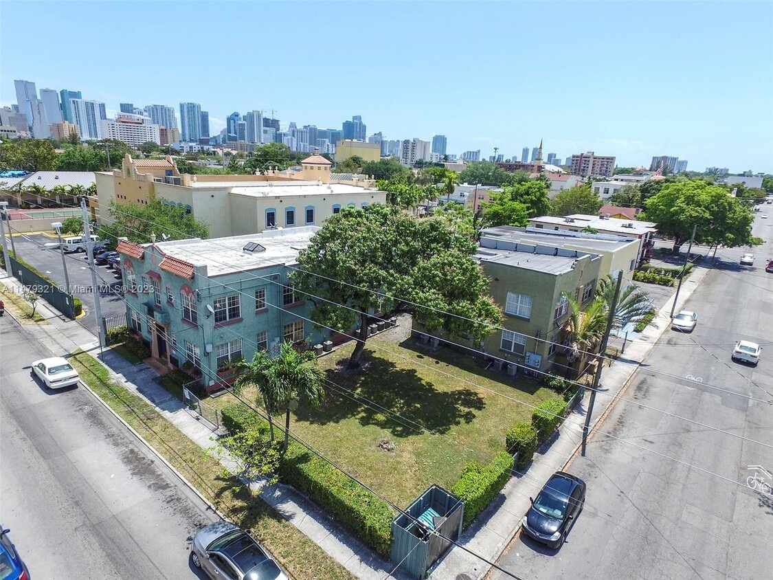 978 NW 3rd St Unit 1, Miami, FL 33128 - Room for Rent in Miami, FL | Apartments.com