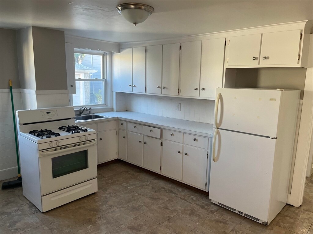 16-18-18 Bolton St Unit 18, Waltham, MA 02453 - Room for Rent in ...