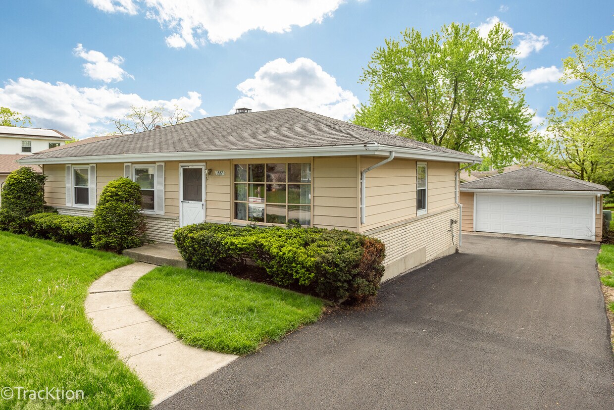227 Robinson Ln, Westmont, IL 60559 - House Rental in Westmont, IL ...