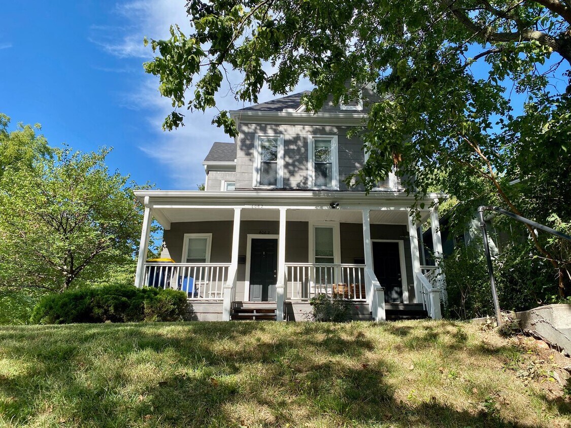 4060-4062 Oak St Unit 4060, Kansas City, MO 64111 - Room for Rent in ...