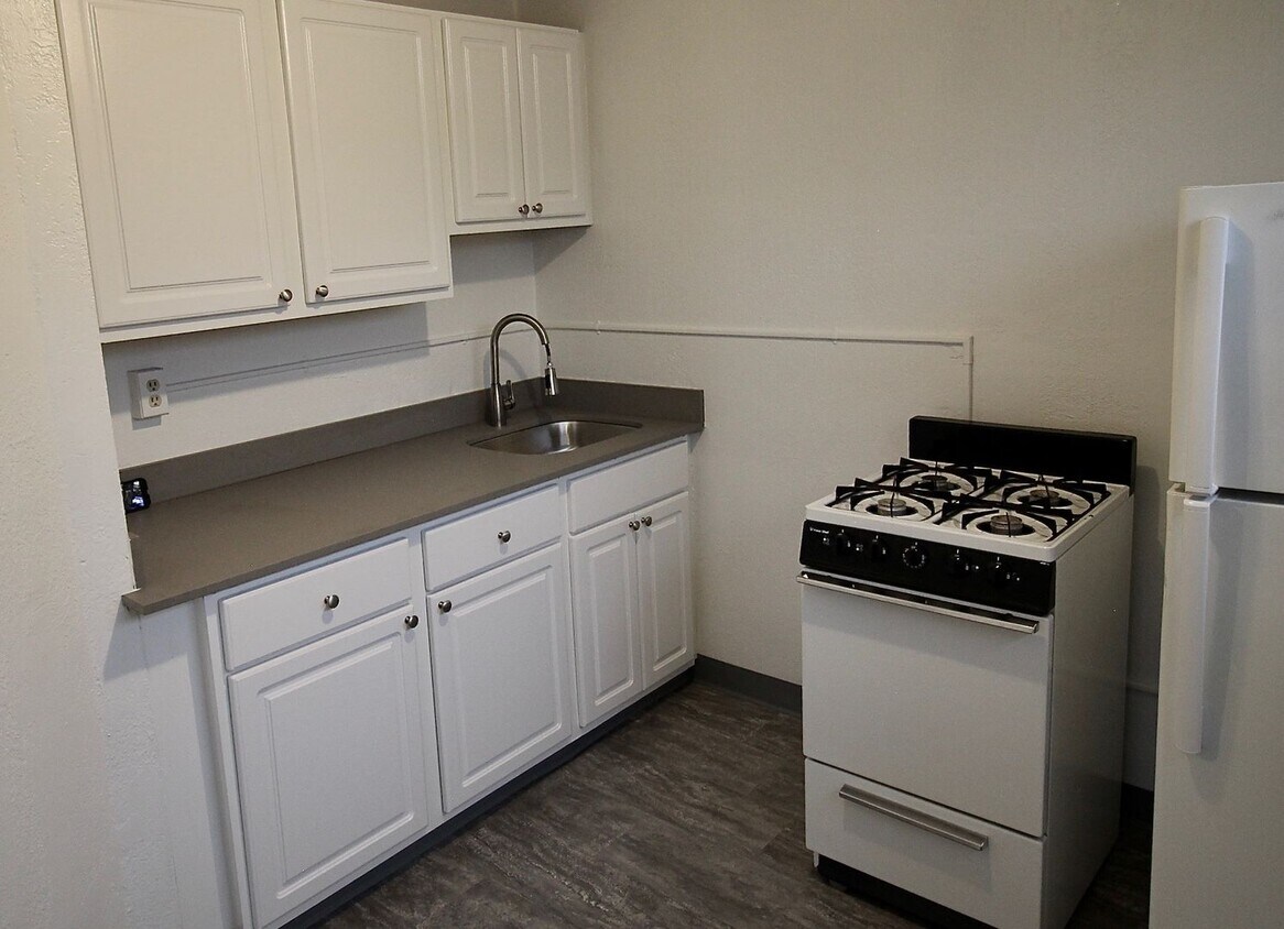 Camdon - 1 Bedroom - Central District - Vintage Charm - 1901 E ...