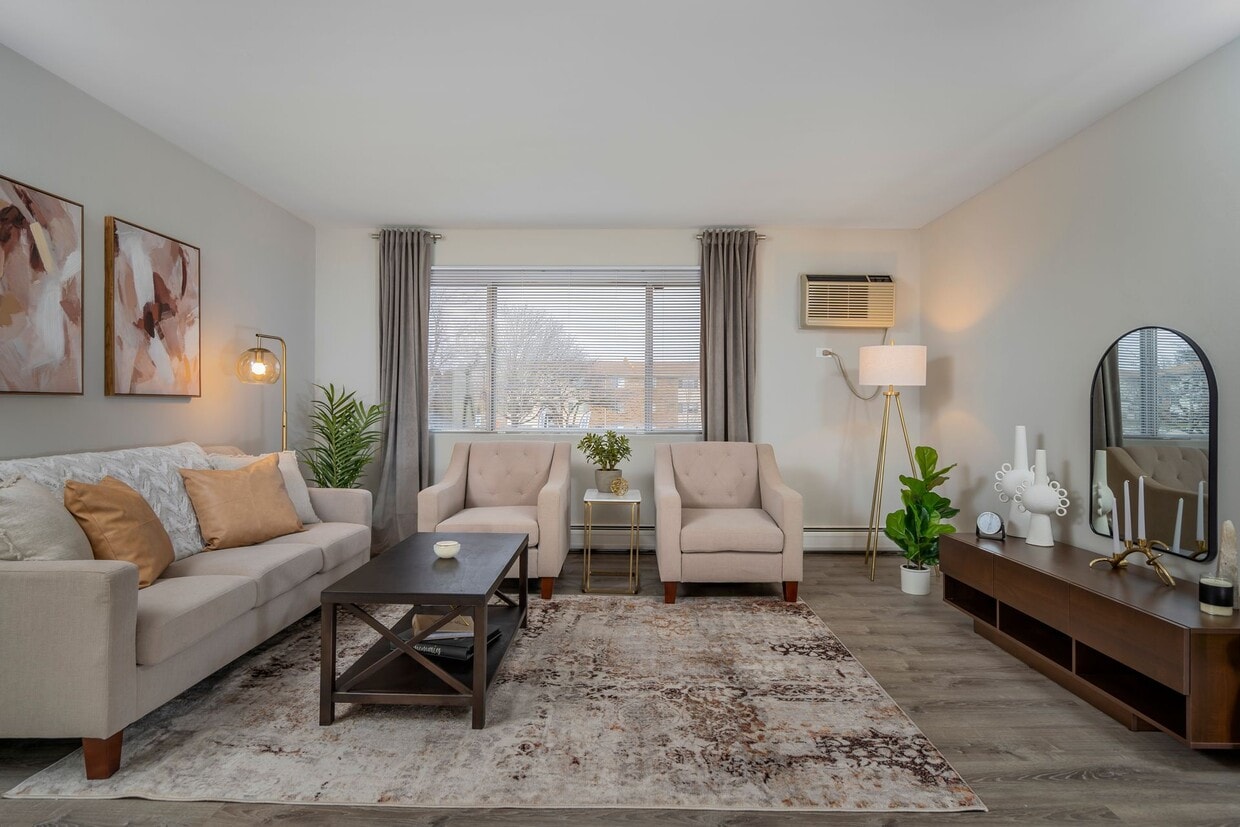 Hoffman Hills Apartments - 725 W Bode Cir Hoffman Estates, IL 60169 ...