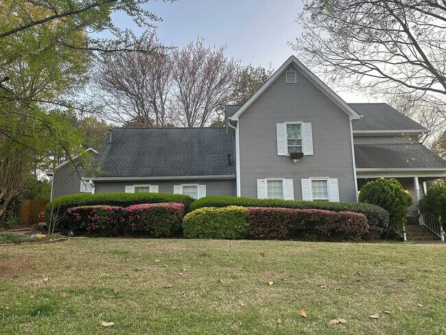 Meadow Wood Apartments for Rent with a Swimming Pool - Lawrenceville ...