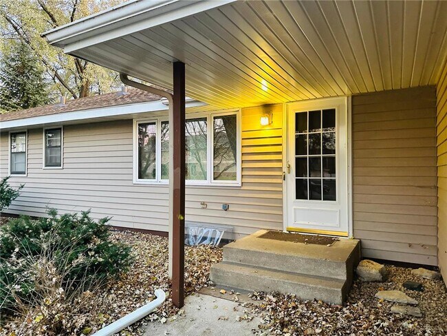 740 County Rd D E, Saint Paul, MN 55117 - House Rental in Saint Paul ...