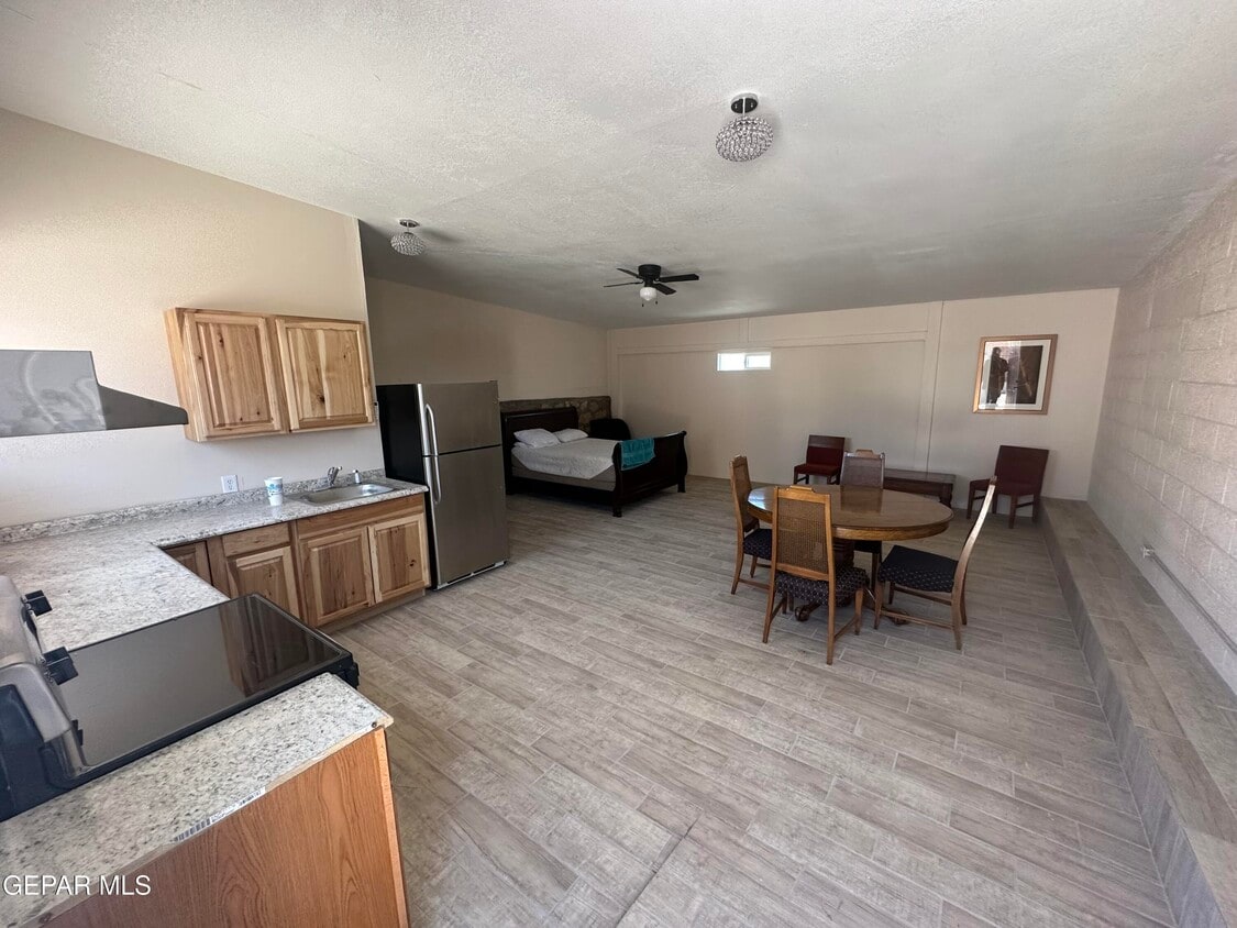 4640 La Luz Ave Unit B, El Paso, TX 79903 - Room for Rent in El Paso ...