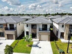 Downtown Homestead Apartments for Rent with Parking - Homestead, FL - 8 ...