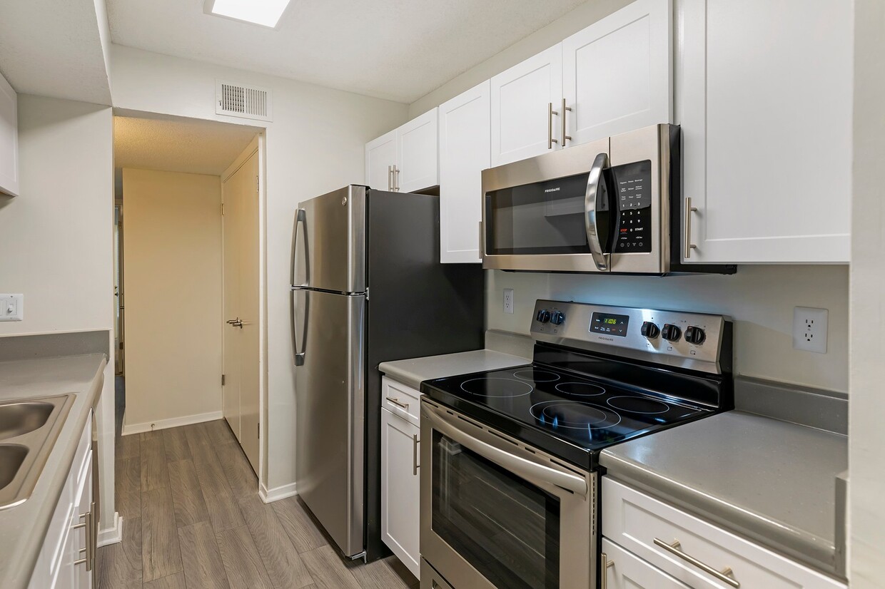 Southaven Pointe Apartments - 5186 Church Lake Dr Southaven, MS 38671 ...