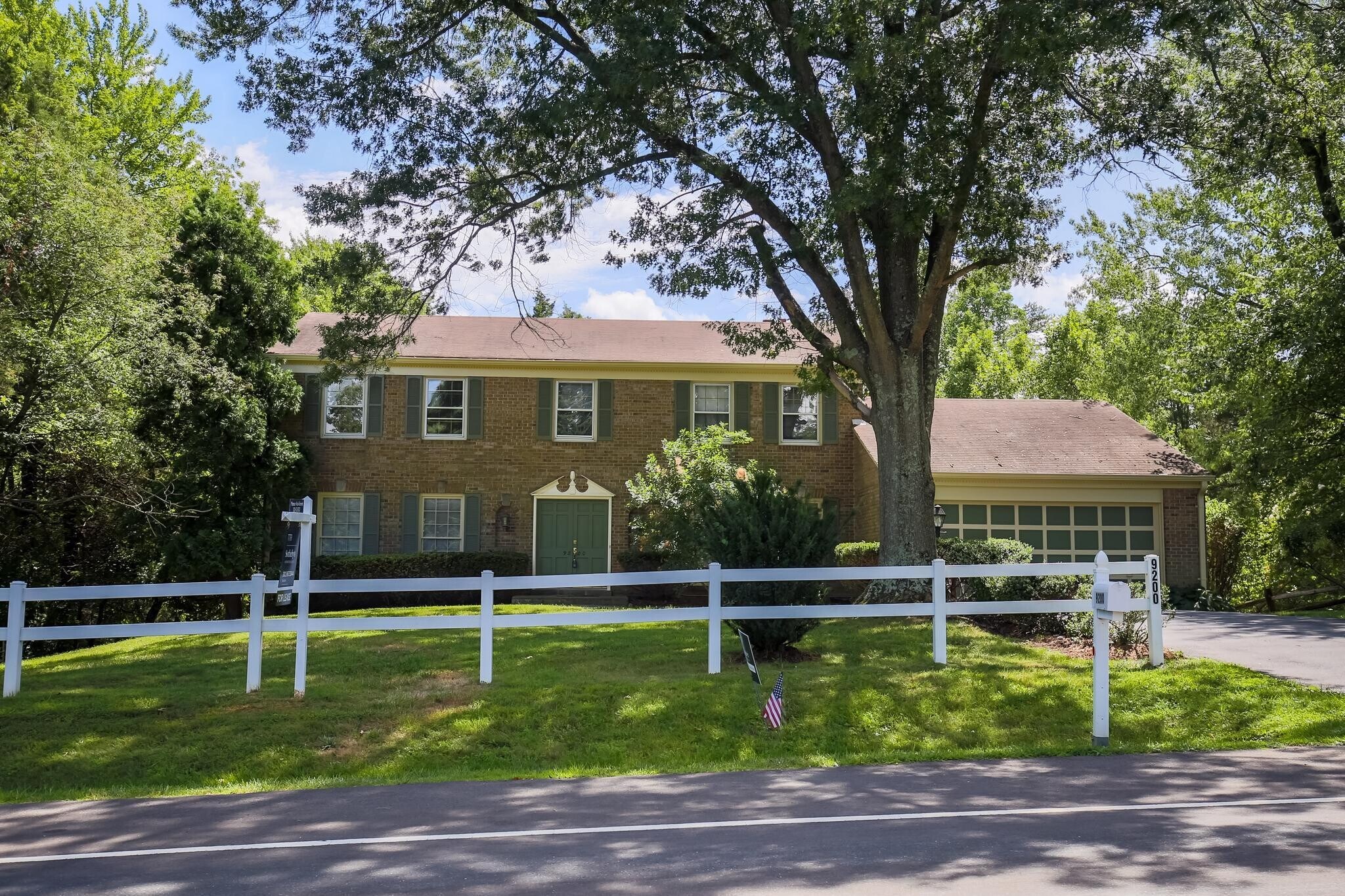 9200 Bells Mill Rd, Potomac, MD 20854 - House Rental in Potomac, MD ...
