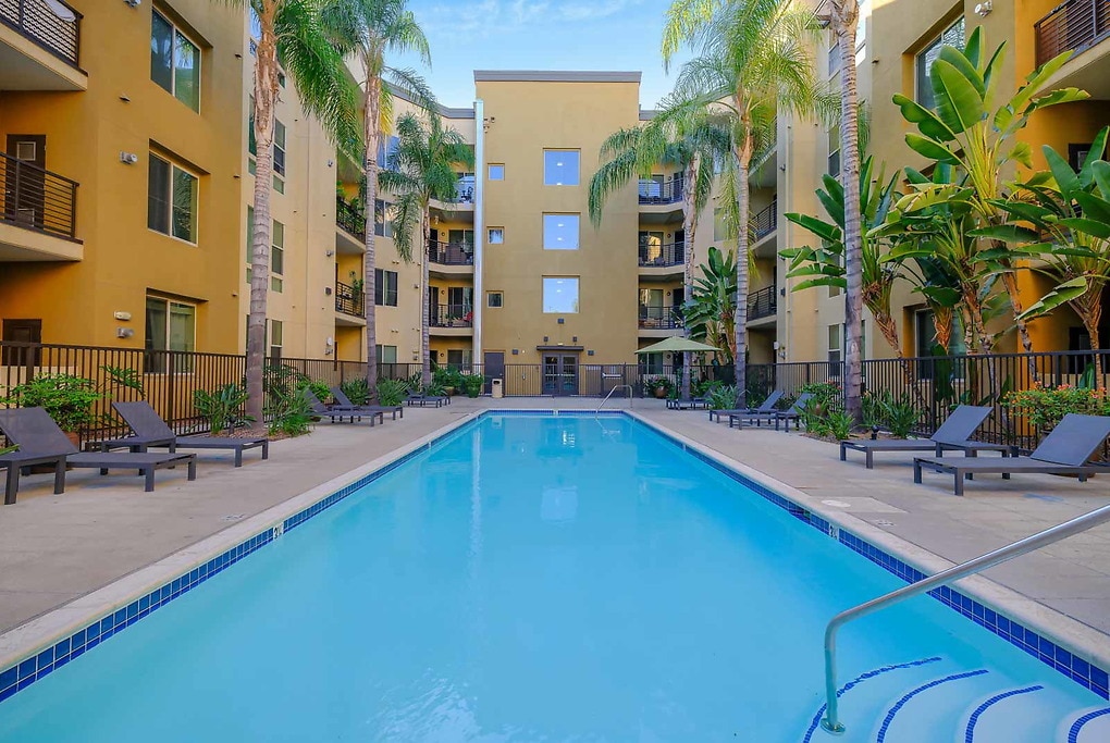 Reveal Apartments Woodland Hills
