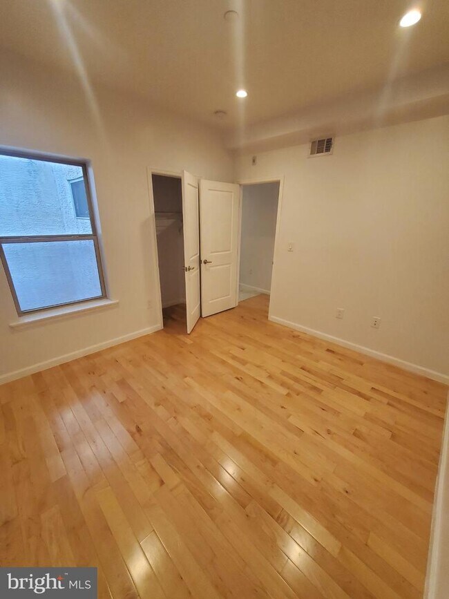 657 N 12th St, Philadelphia, PA 19123 - Townhome Rentals in ...