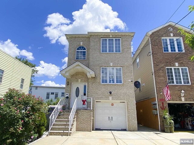 30 6th St, Harrison, NJ 07029 - Townhome Rentals in Harrison NJ ...