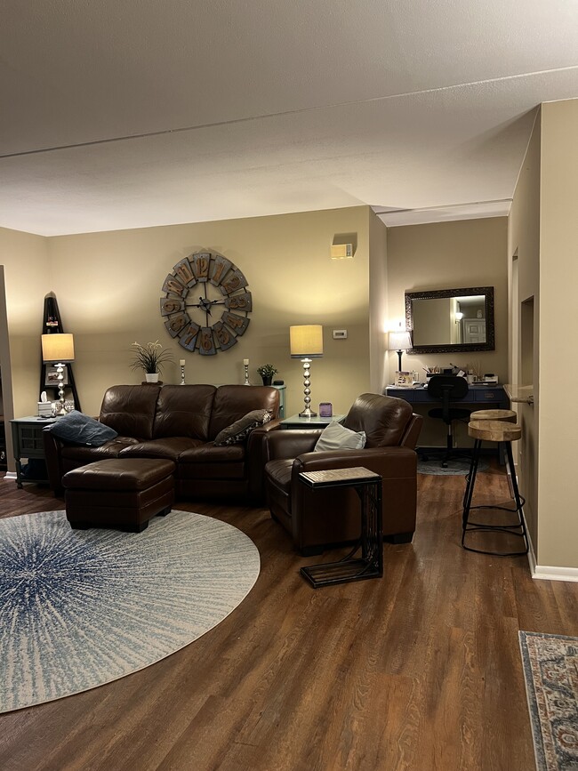 Old Forge Crossing Condominiums Apartments for Rent with High Ceilings ...