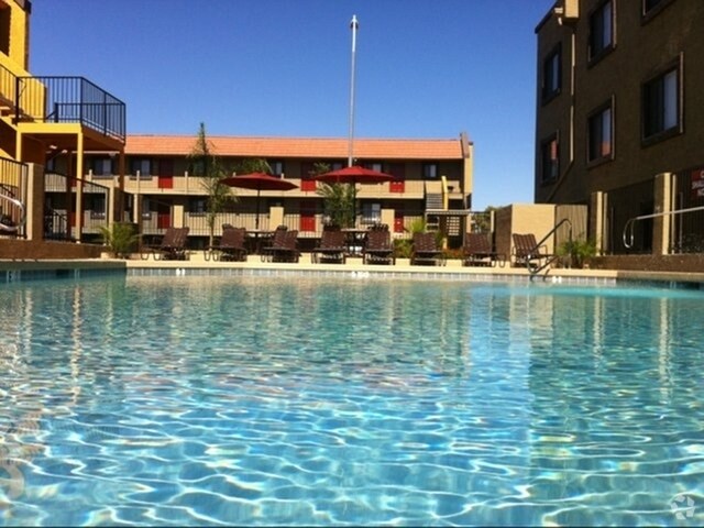 Colonial Manor Mesa Apartments for Rent with a Swimming Pool - Mesa, AZ ...