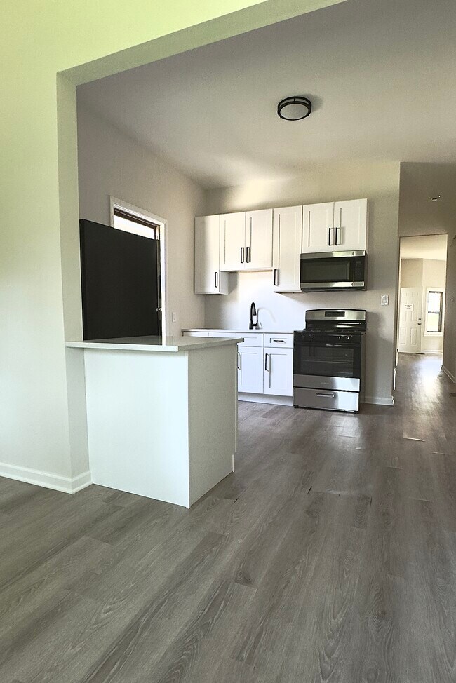 Dexter Park Apartments for Rent with a Balcony - Chicago, IL - Updated ...