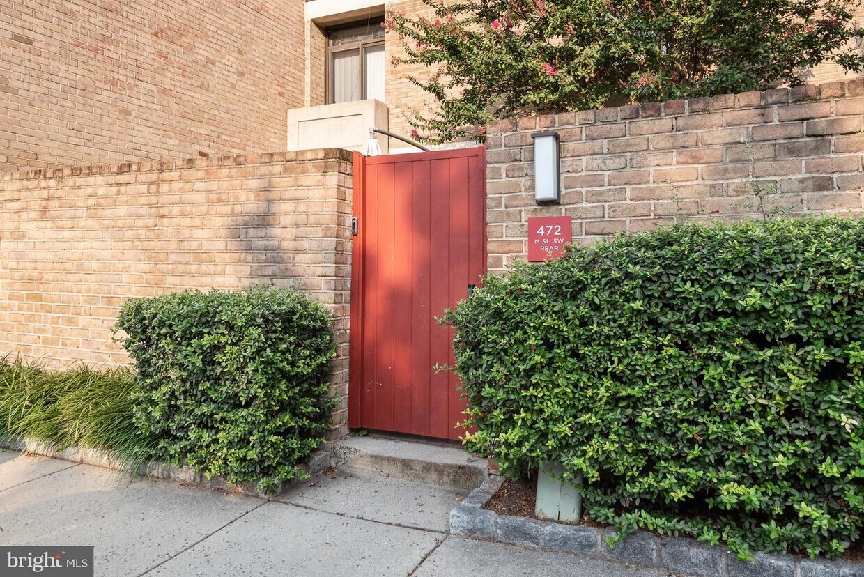 472 M St SW, Washington, DC 20024 - Townhome Rentals in Washington DC ...