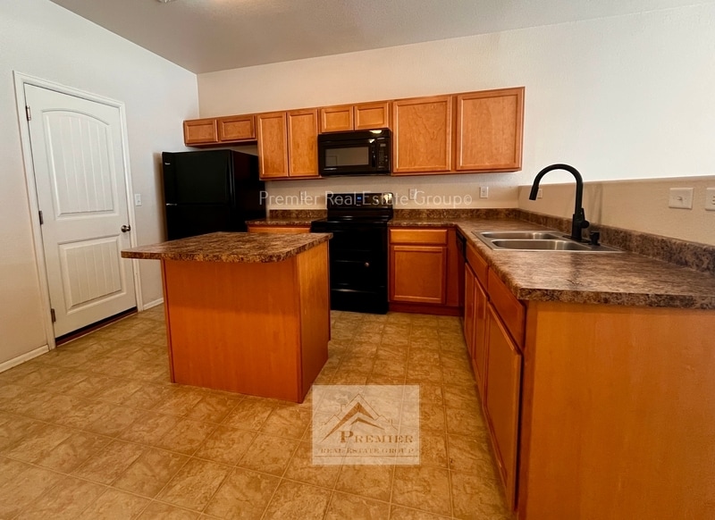 2179 St Claire Park Alley, Colorado Springs, CO 80910 - Condo for Rent ...