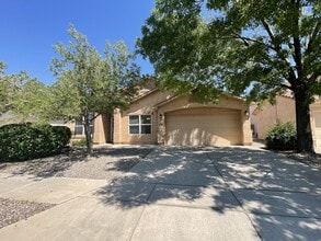 Ventana Ranch Apartments for Rent with a Yard - Albuquerque, NM ...