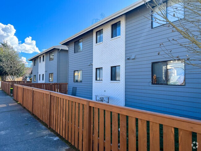 South Forest Park Gated Apartments for Rent - Everett, WA - Updated ...