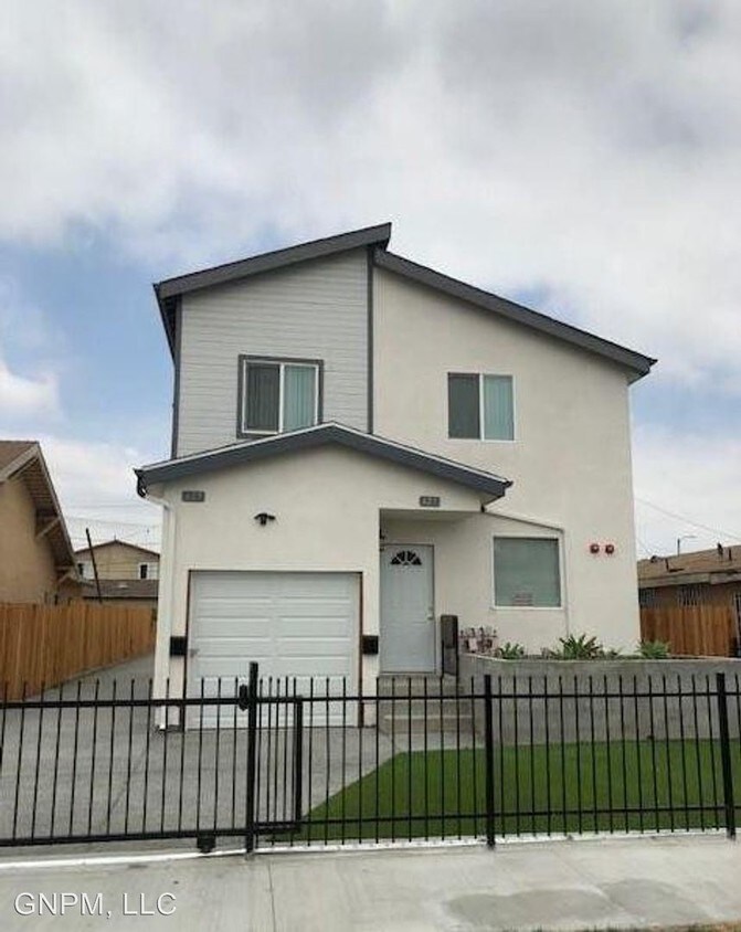 1024 W 97th St, Los Angeles, CA 90044 - Room for Rent in Los Angeles ...