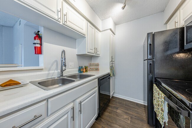 The Legacy at Clear Lake Apartments - 270 El Dorado Blvd Webster, TX ...