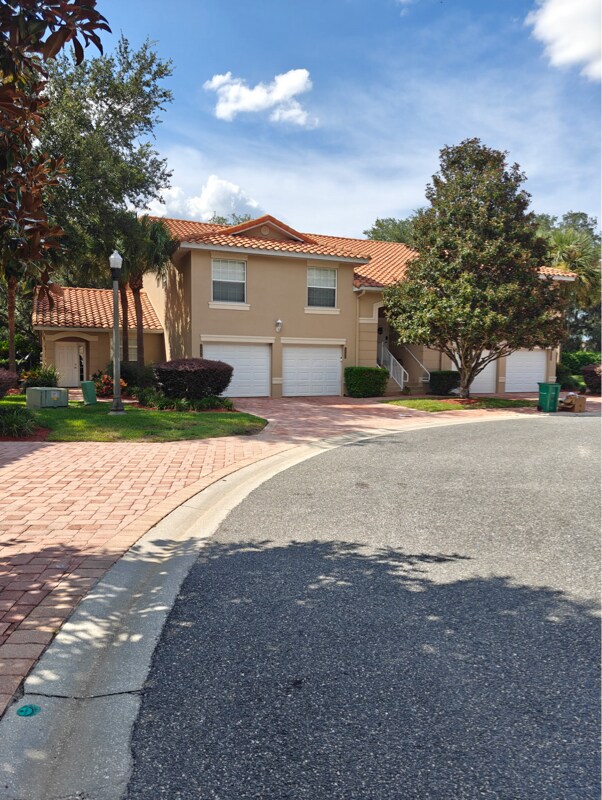 The Villages FL Condos for Rent with Garages