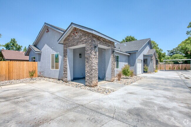 Warnekros North Fresno Acres Apartments for Rent with a Garage - Fresno ...