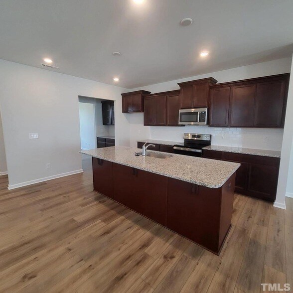 290 Blue Iris Pkwy Clayton, NC 27520 - Alquileres en Clayton, NC | Apartamentos.com