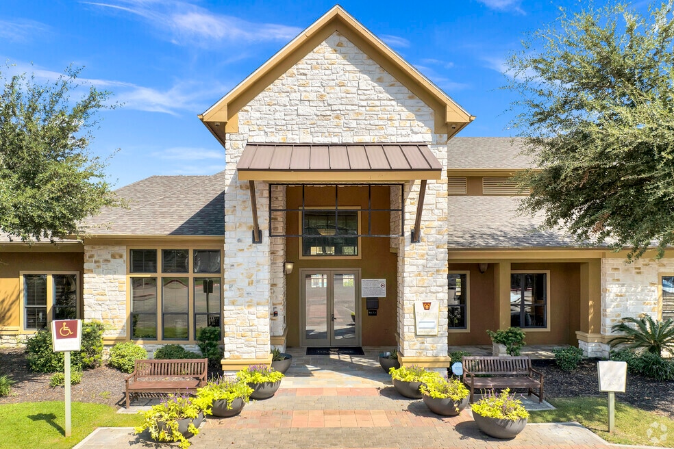 Azure Pointe - 6355 Chinn Ln Beaumont, TX 77708 | Apartments.com