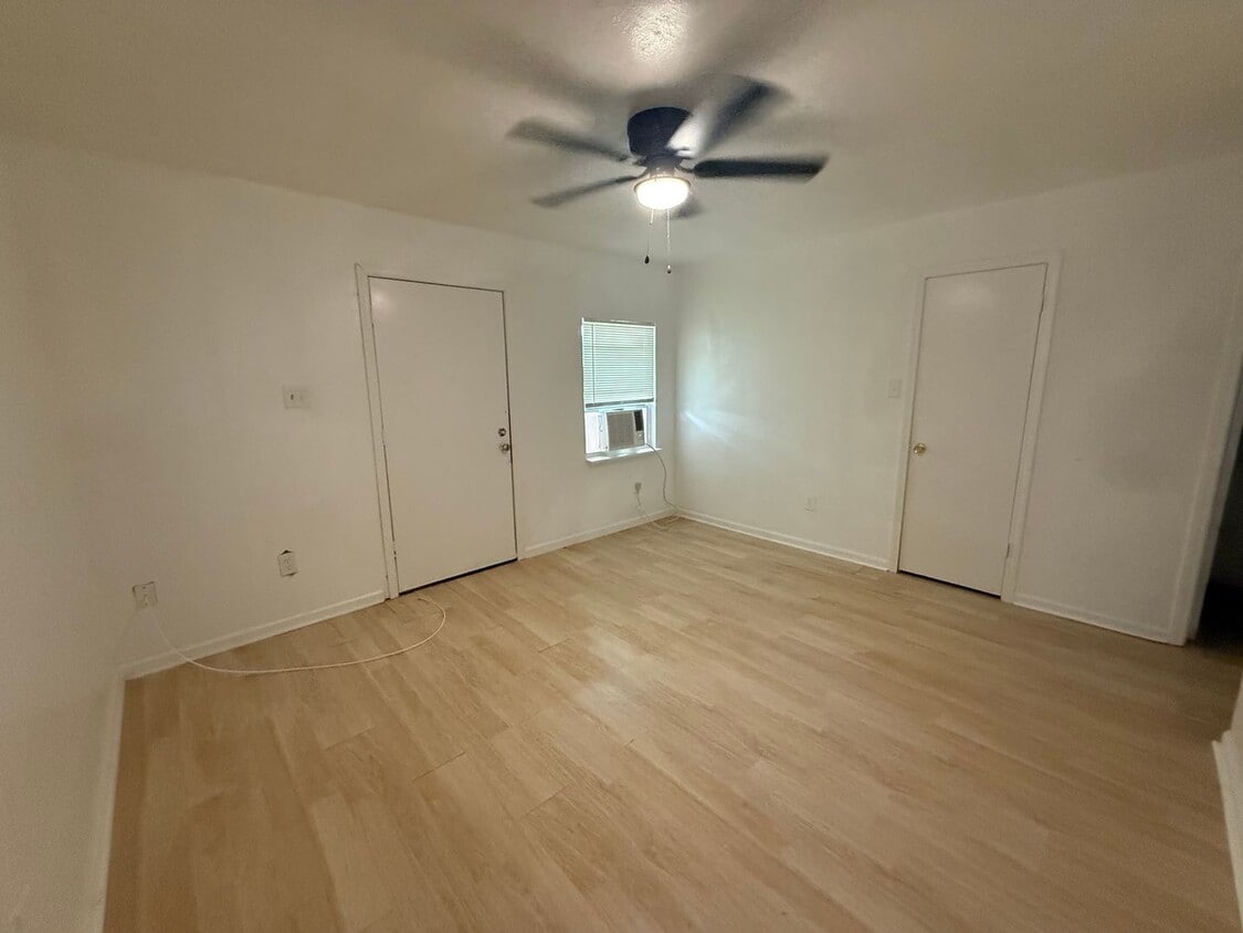 2041-2043-2043 Helm Dr Unit DM 2041 Helm, Baton Rouge, LA 70820 - Room ...
